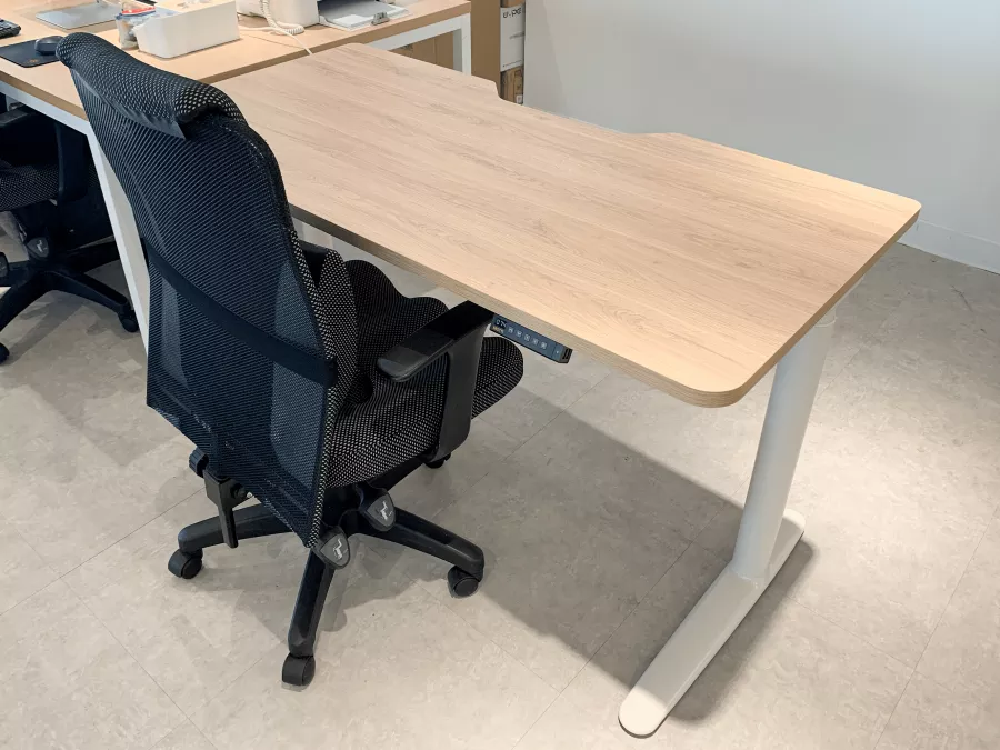 【MOTTI升降桌開箱】坐、站自如超實用，萬元內就能入手的升降桌！